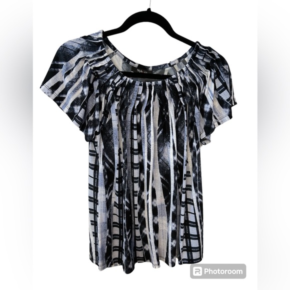 Style & Co. | Tops | Style Co Shortsleeved Top Size M | Poshmark